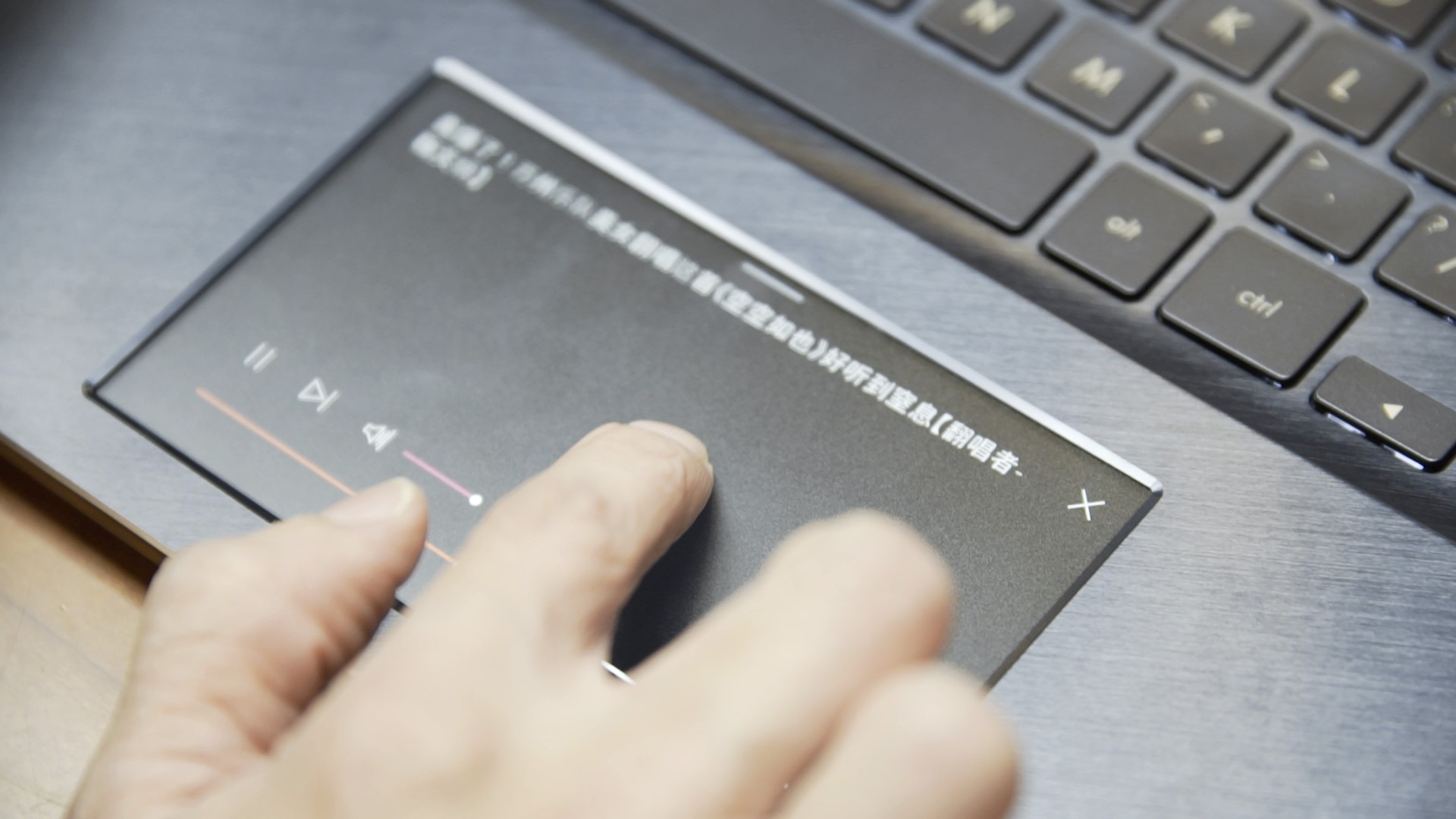 ASUS replaced the Zenbook Pro's touchpad with a touchscreen! - The Tech ...