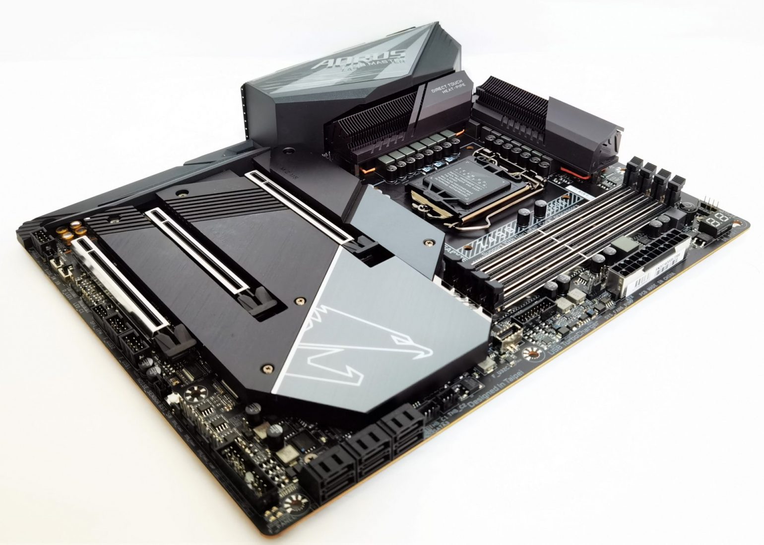 GIGABYTE Z490 AORUS MASTER Motherboard Overview and Features Review ...