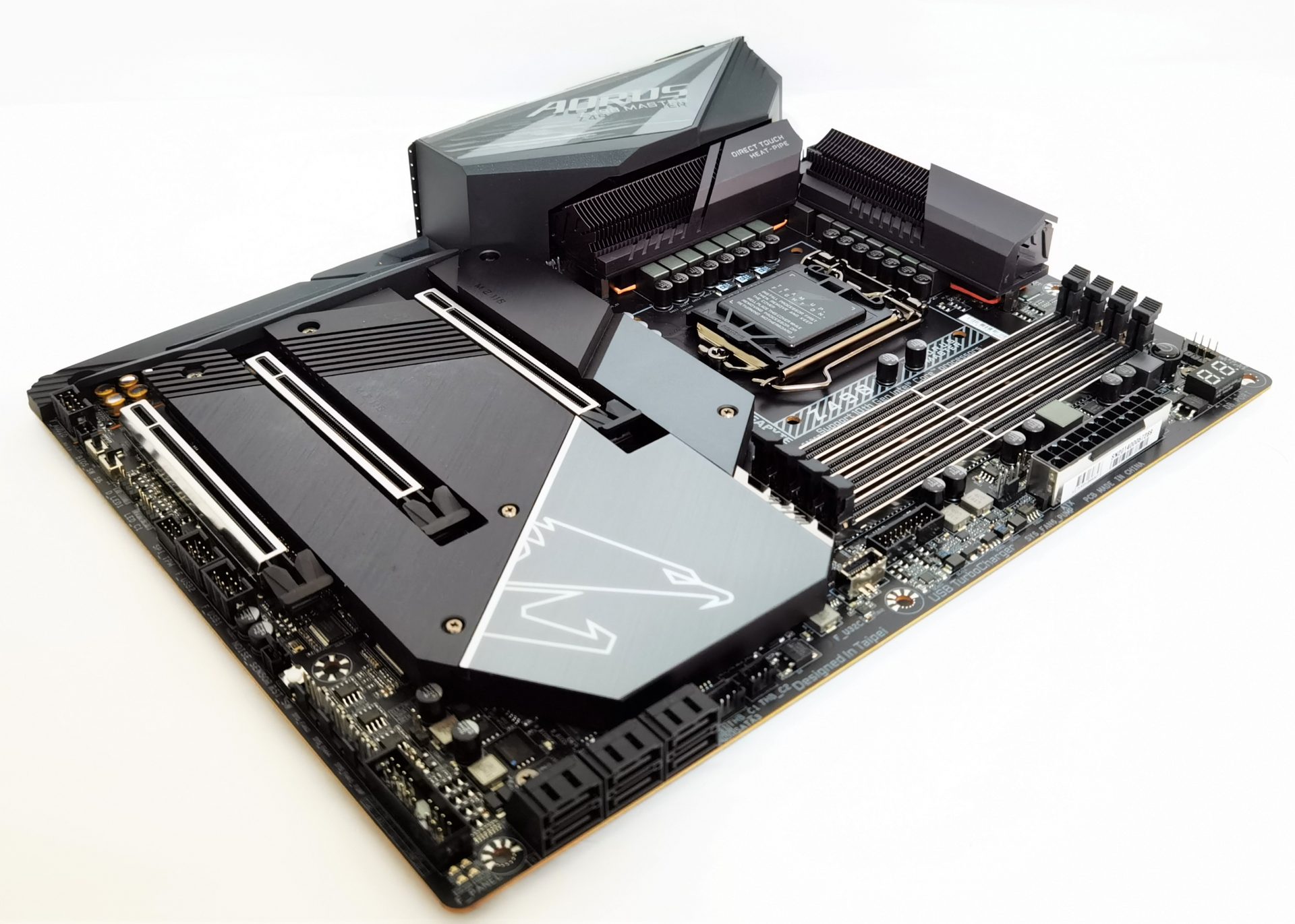 GIGABYTE Z490 AORUS MASTER Motherboard Overview and Features Review ...