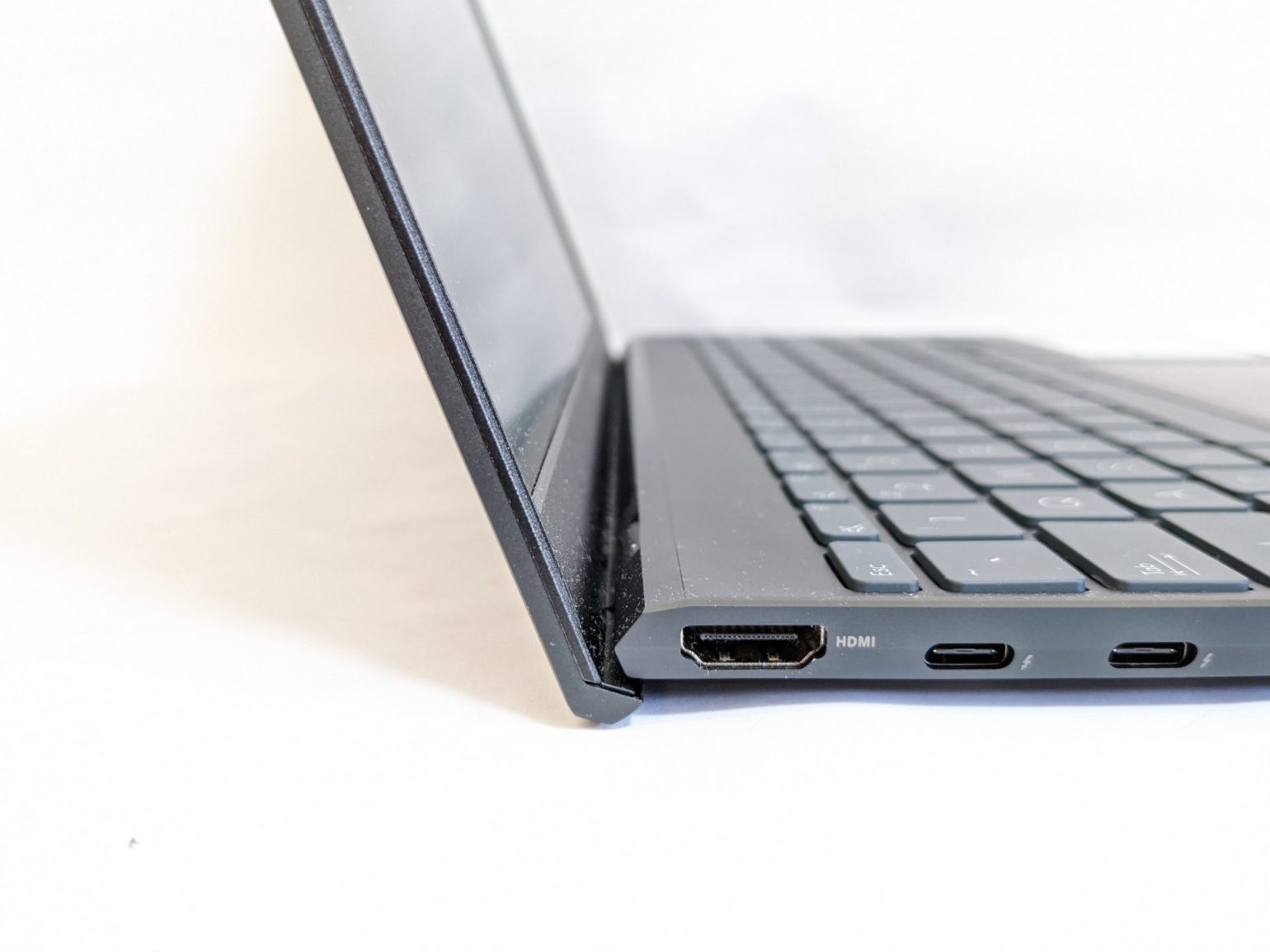 ASUS ZenBook 14 (UX425) Review - Good for school? - The Tech Revolutionist