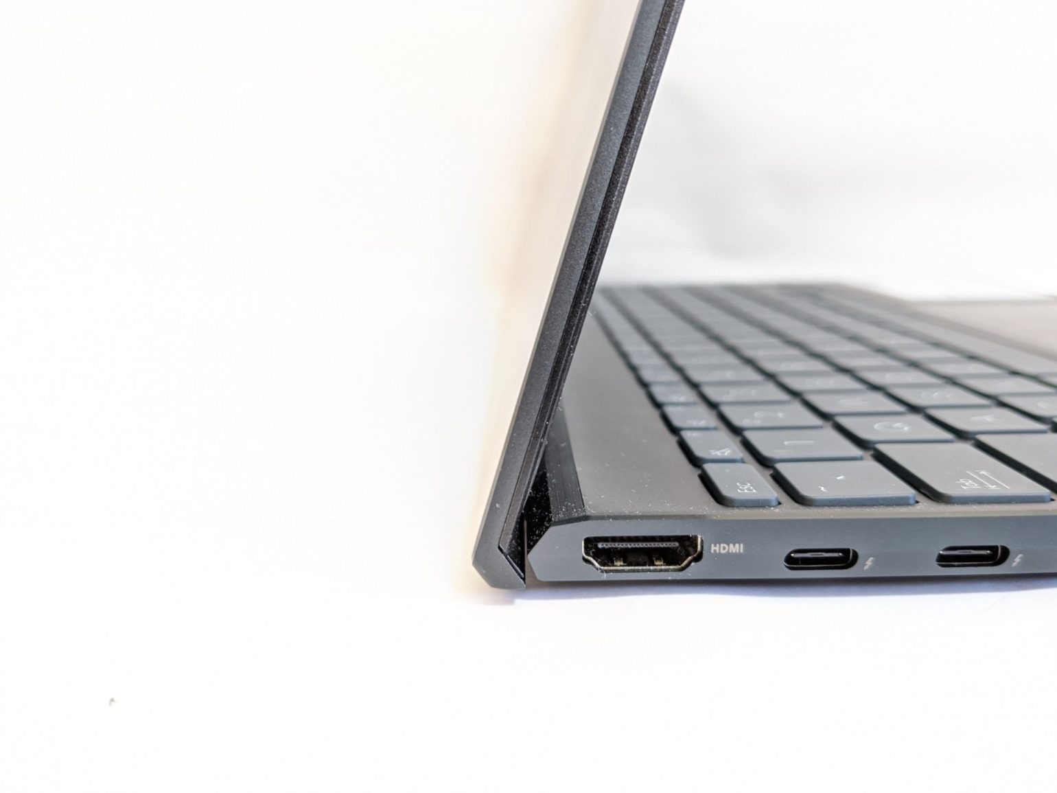 ASUS ZenBook 14 (UX425) Review - Good for school? - The Tech Revolutionist