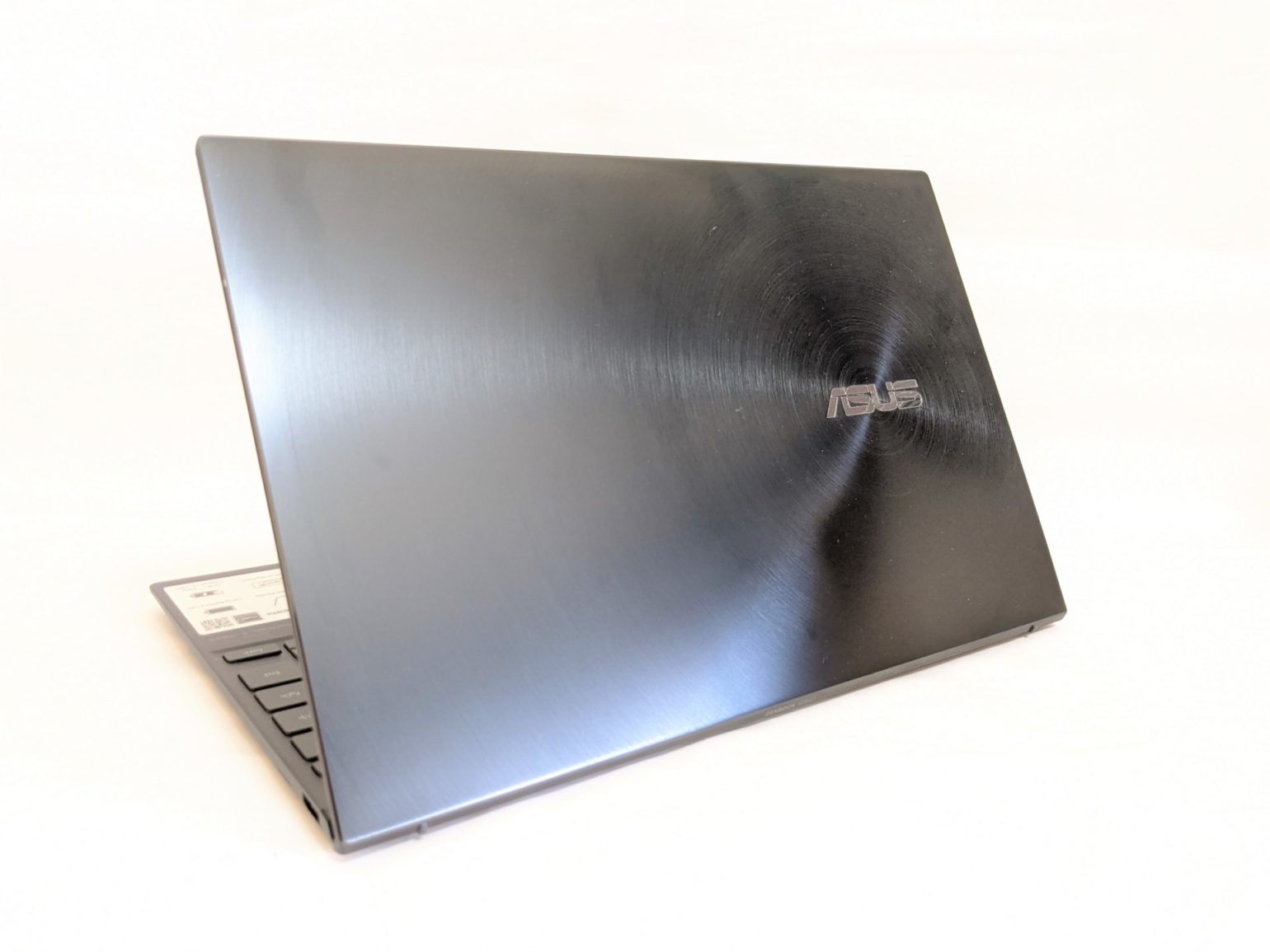 ASUS ZenBook 14 (UX425) Review - Good for school? - The Tech Revolutionist