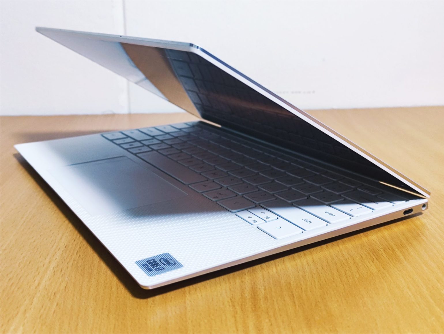 Dell XPS 13 (9300) Laptop Review - The Tech Revolutionist