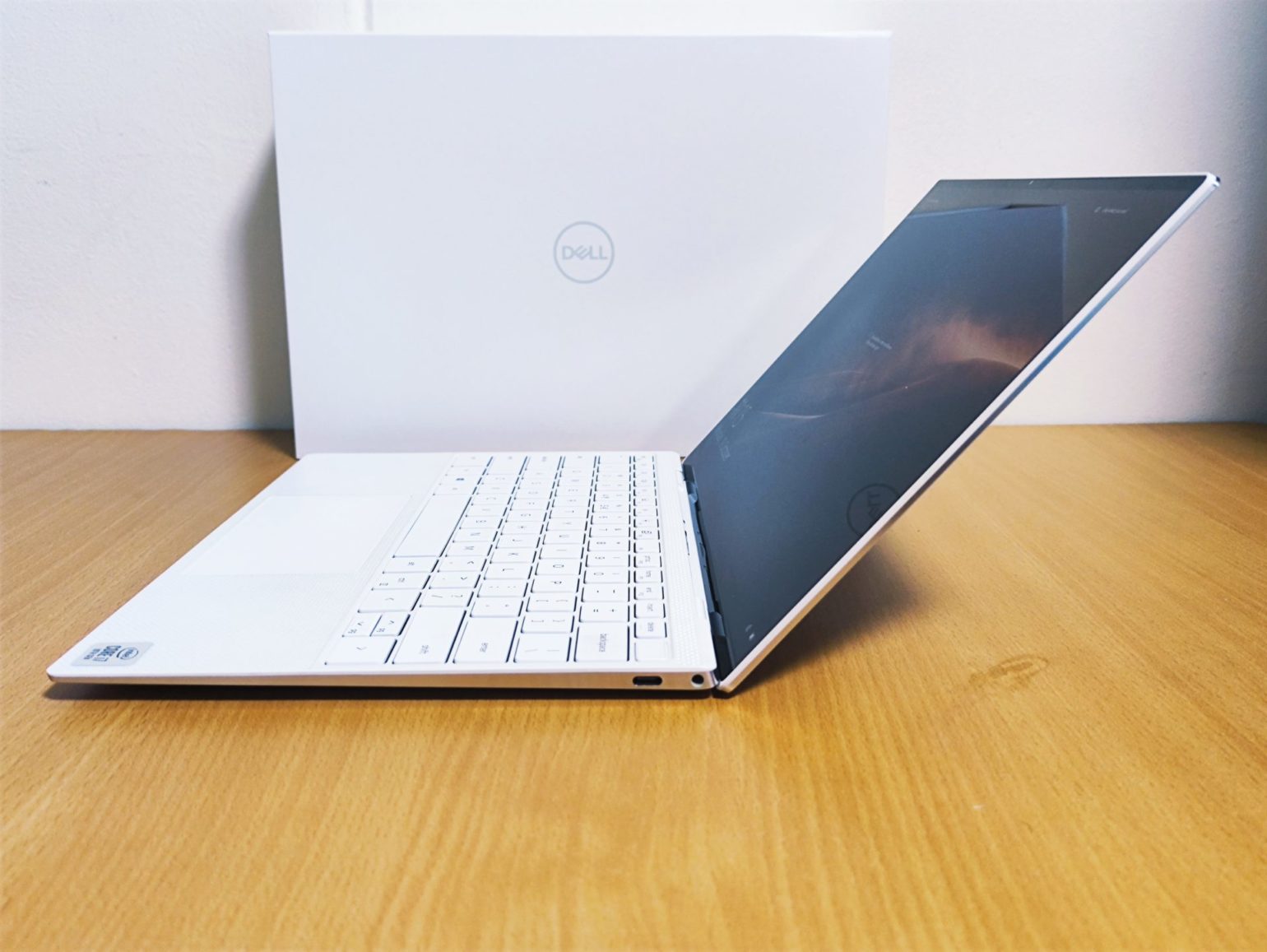 Dell XPS 13 (9300) Laptop Review - The Tech Revolutionist