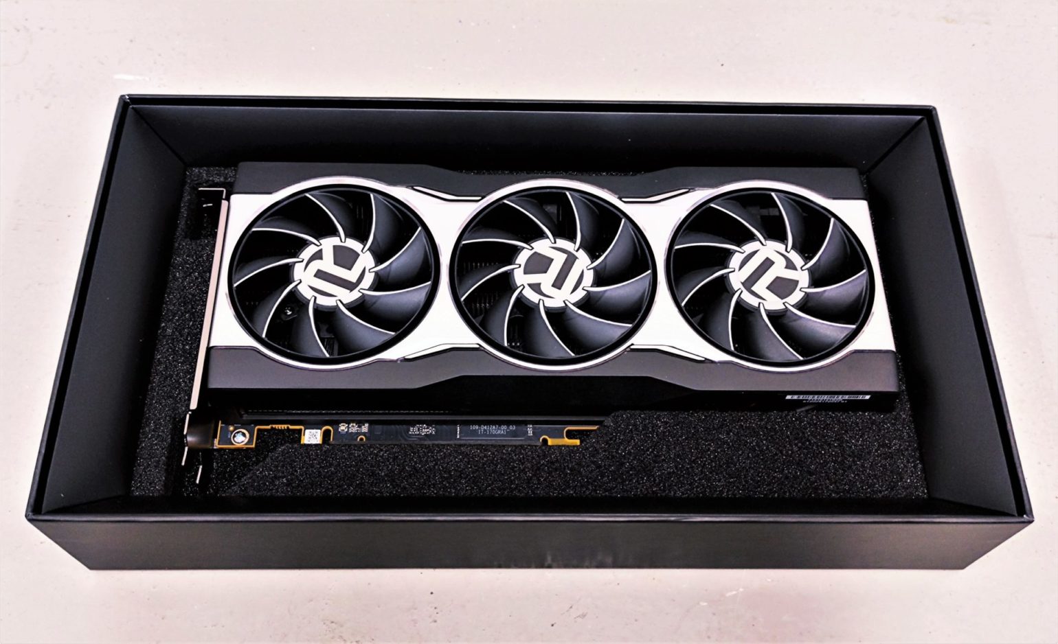 AMD Radeon RX 6800 First Look and Unboxing - Not your usual graphics ...