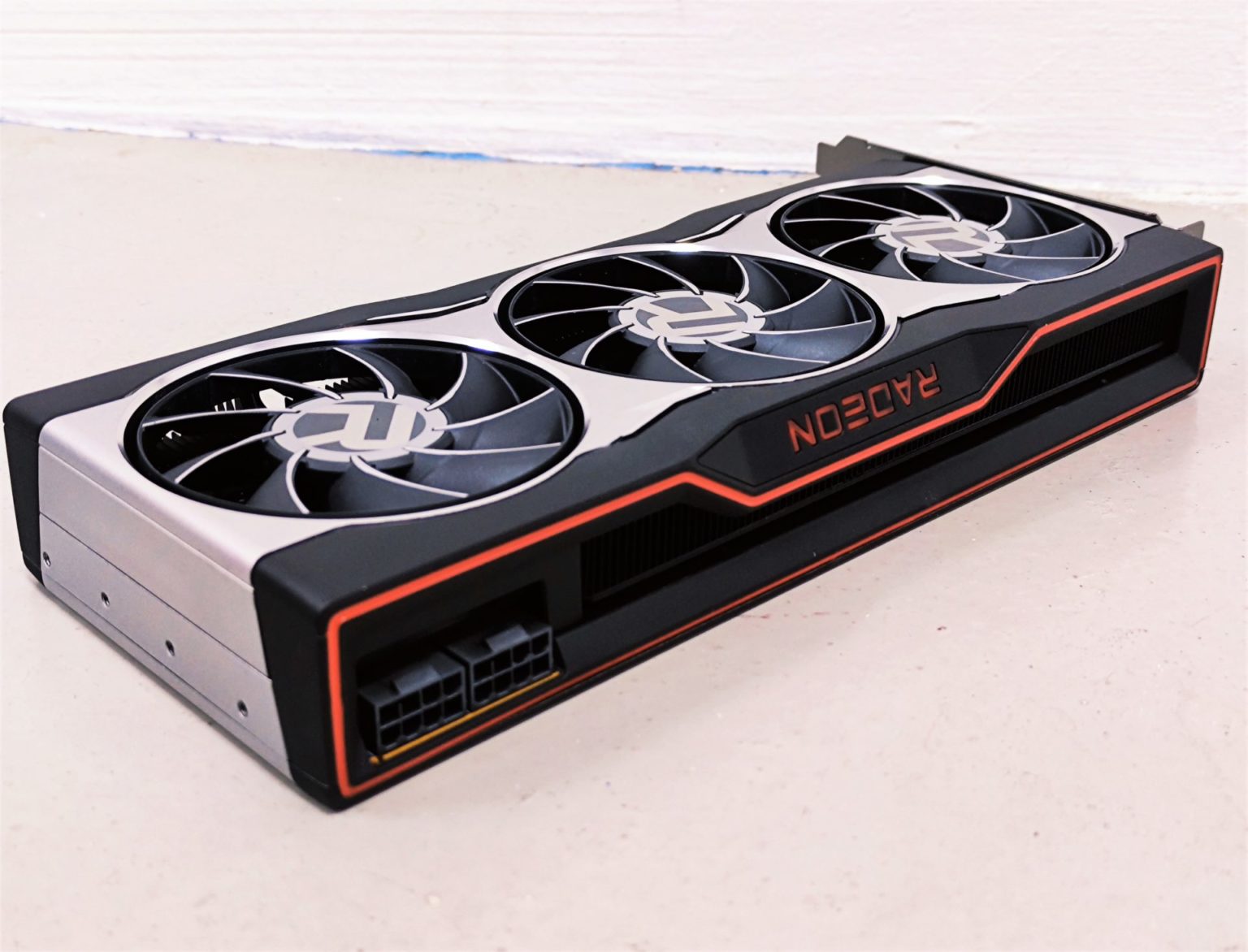 AMD Radeon RX 6800 First Look and Unboxing - Not your usual graphics ...