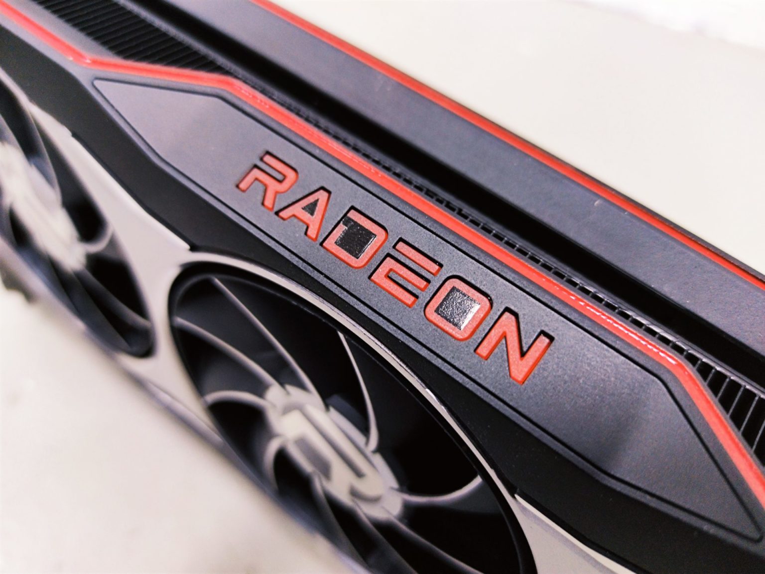 AMD Radeon RX 6800 First Look and Unboxing - Not your usual graphics ...