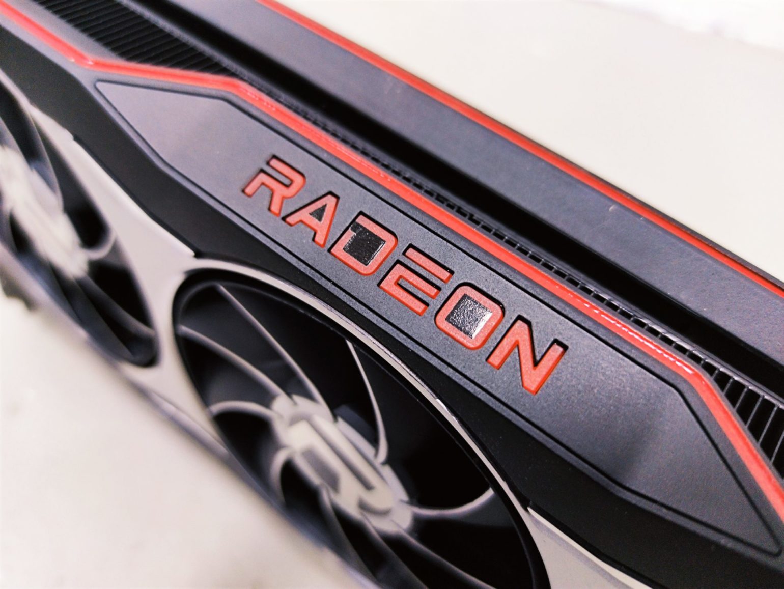 AMD Radeon RX 6800 First Look and Unboxing - Not your usual graphics ...