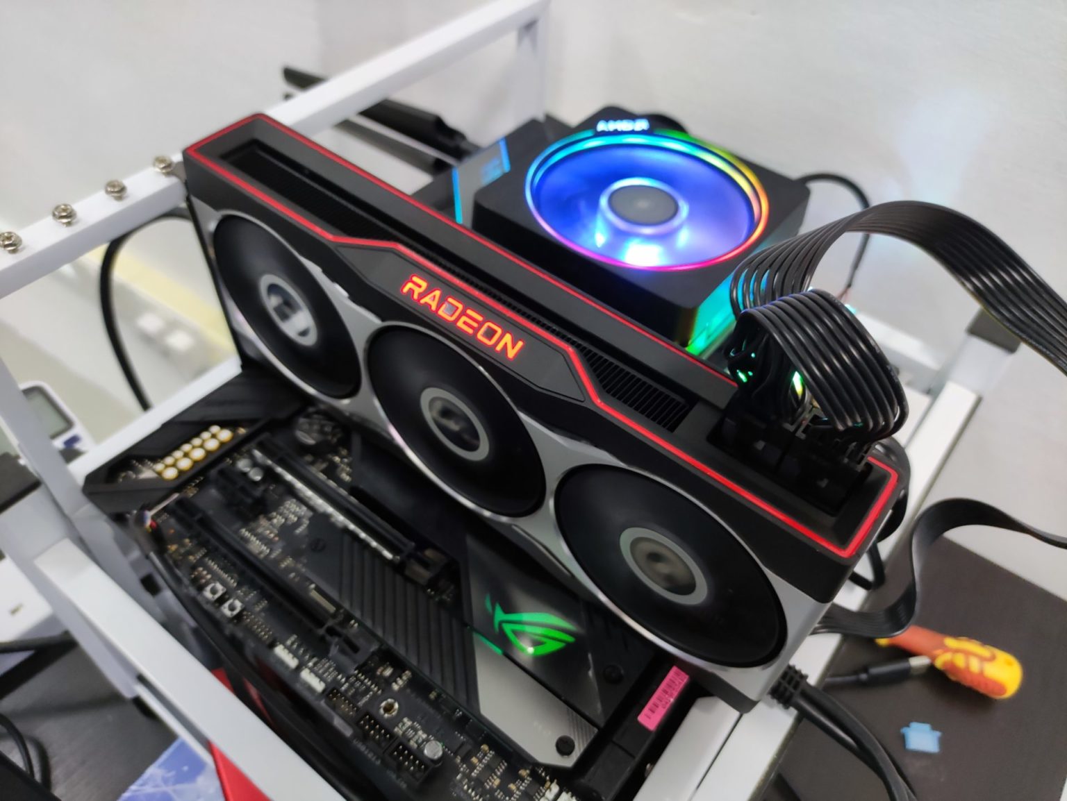 AMD Radeon RX 6800 First Look and Unboxing - Not your usual graphics ...