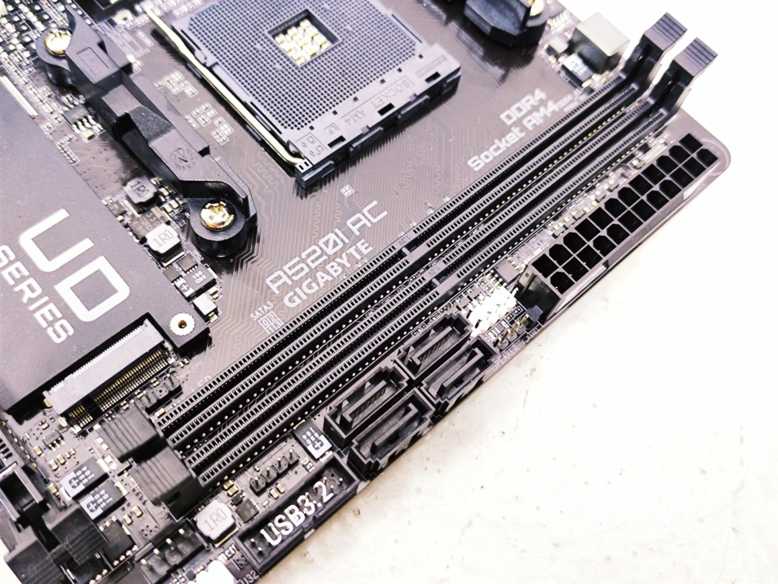 GIGABYTE A520I AC Mini-ITX Motherboard Review - The Tech Revolutionist