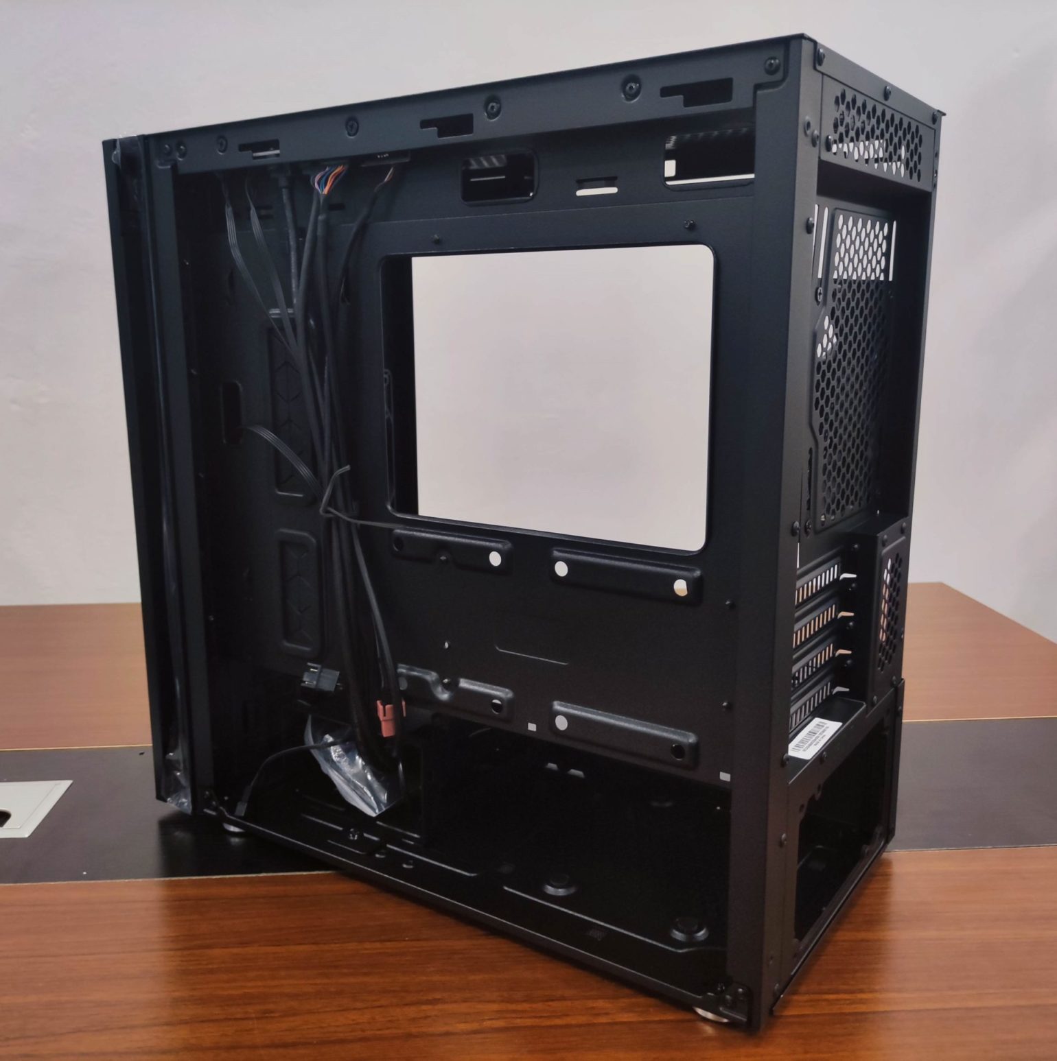 Cooler Master Silencio S400 Review - Minimalist Design for a different ...