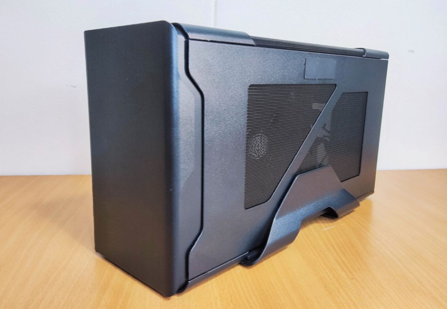 WFH Laptop Graphics Card Upgrade - Cooler Master MasterCase EG200 eGPU ...