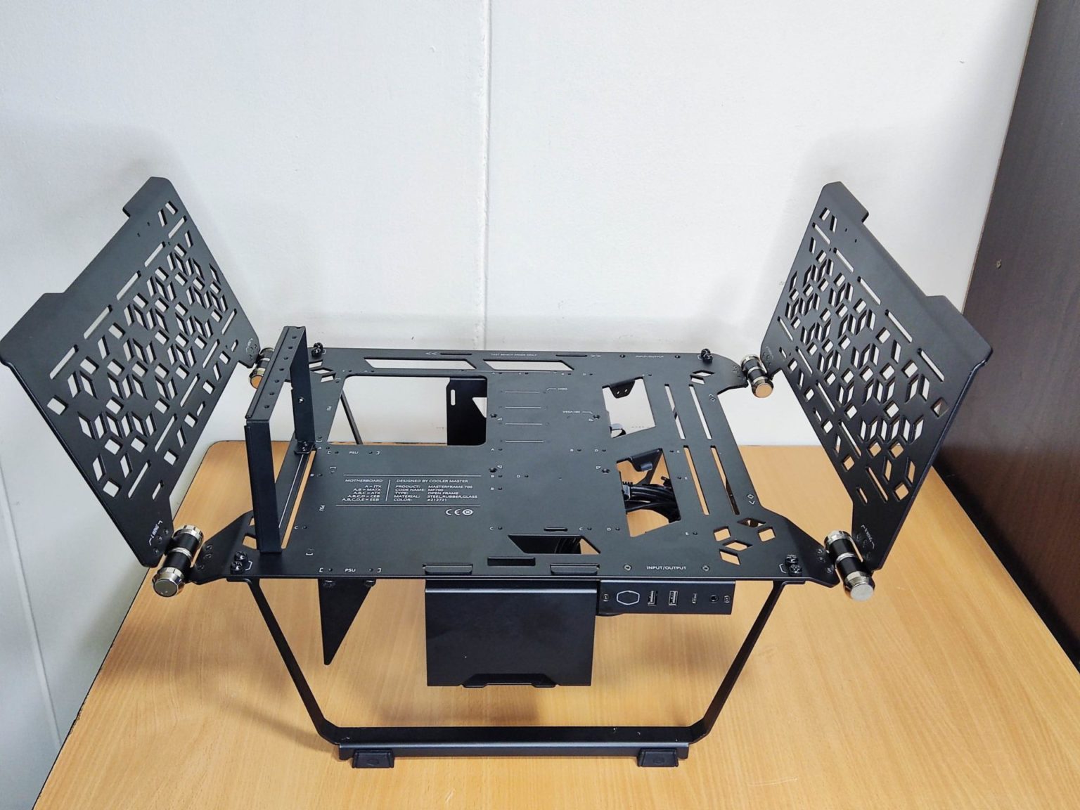 MasterFrame 700 by Cooler Master Review - Not your typical PC Case ...