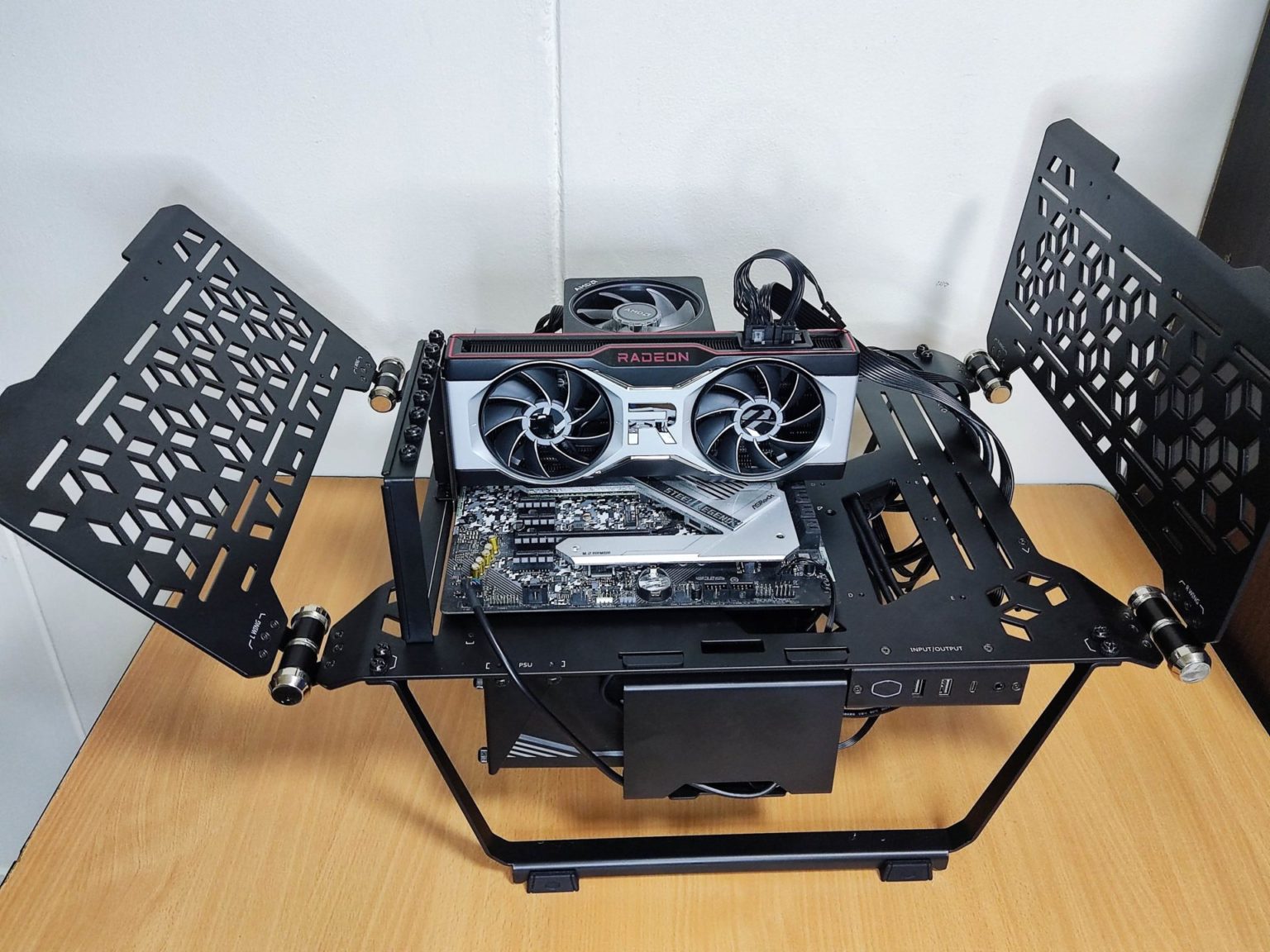 MasterFrame 700 by Cooler Master Review - Not your typical PC Case ...