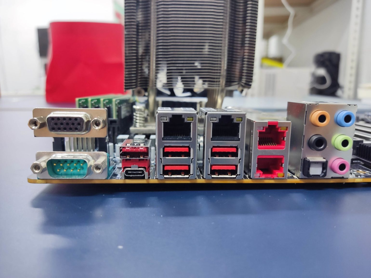 Gigabyte WRX80 SU8 IPMI Motherboard Overview - What can it do? - The ...