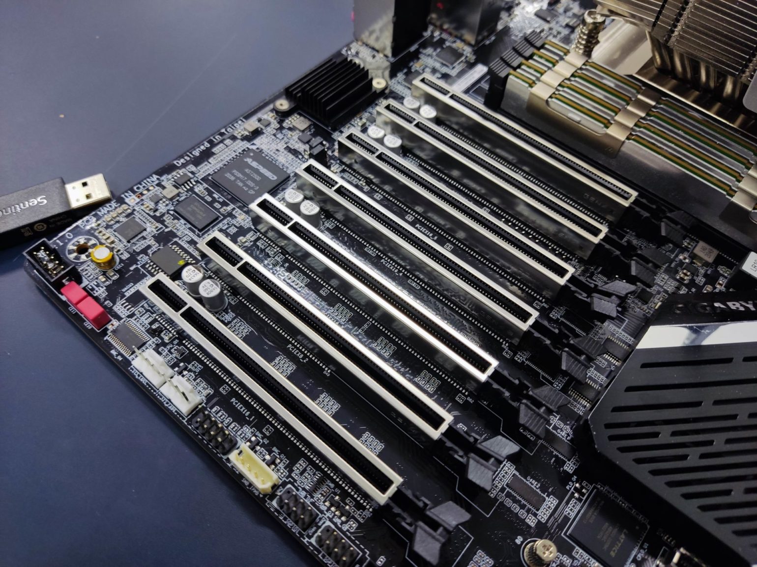 Gigabyte WRX80 SU8 IPMI Motherboard Overview - What can it do? - The ...