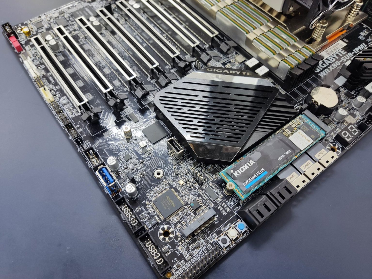 Gigabyte WRX80 SU8 IPMI Motherboard Overview - What can it do? - The ...
