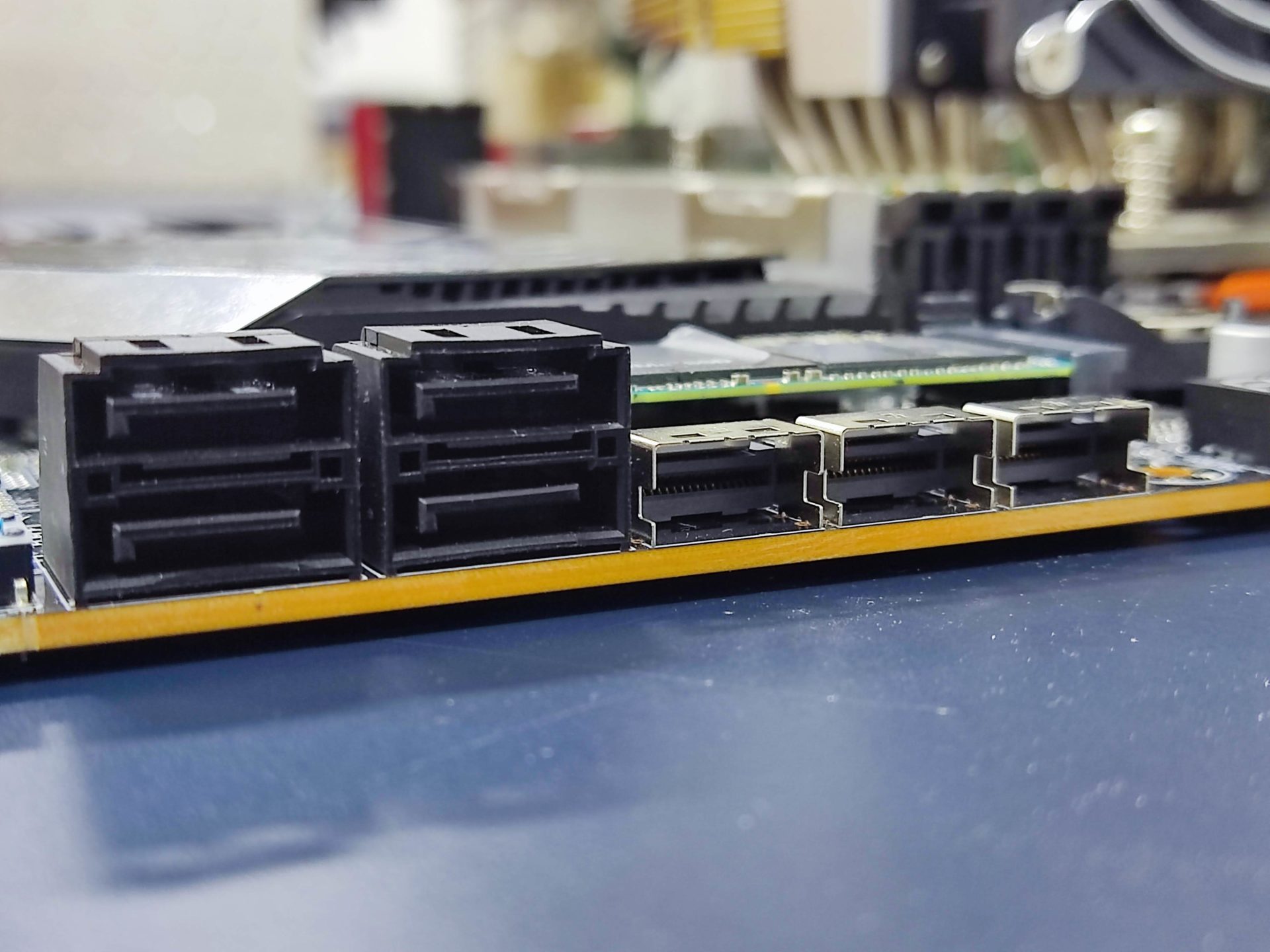 Gigabyte WRX80 SU8 IPMI Motherboard Overview - What can it do? - The ...