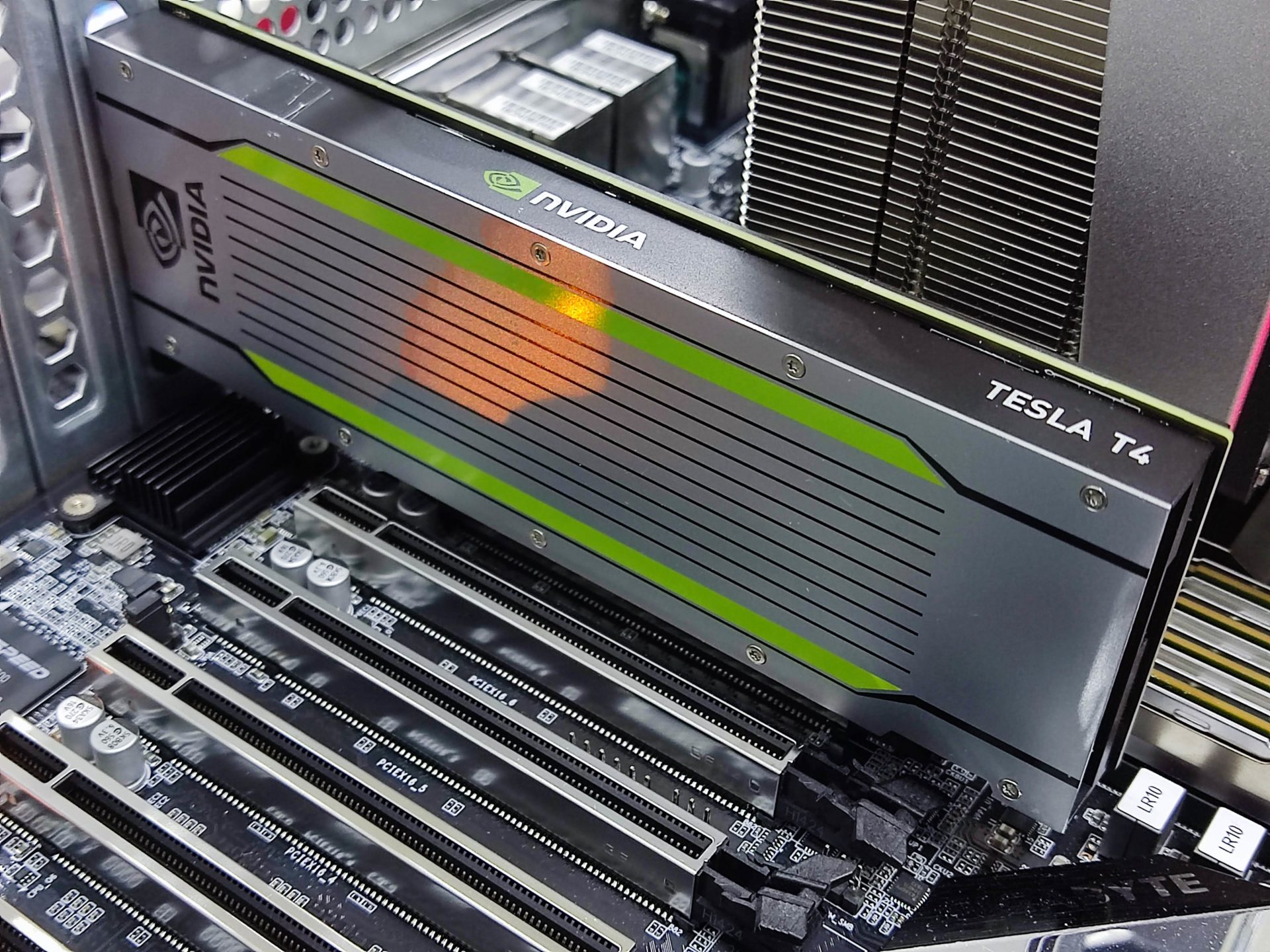 Gigabyte WRX80 SU8 IPMI Motherboard Overview - What can it do? - The ...