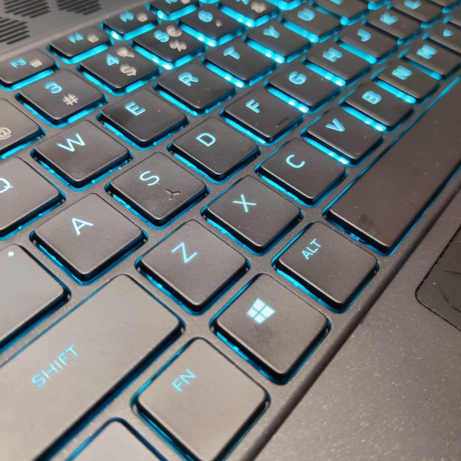 Alienware m15 Ryzen Edition R5 Review: Could it be your new gaming ...