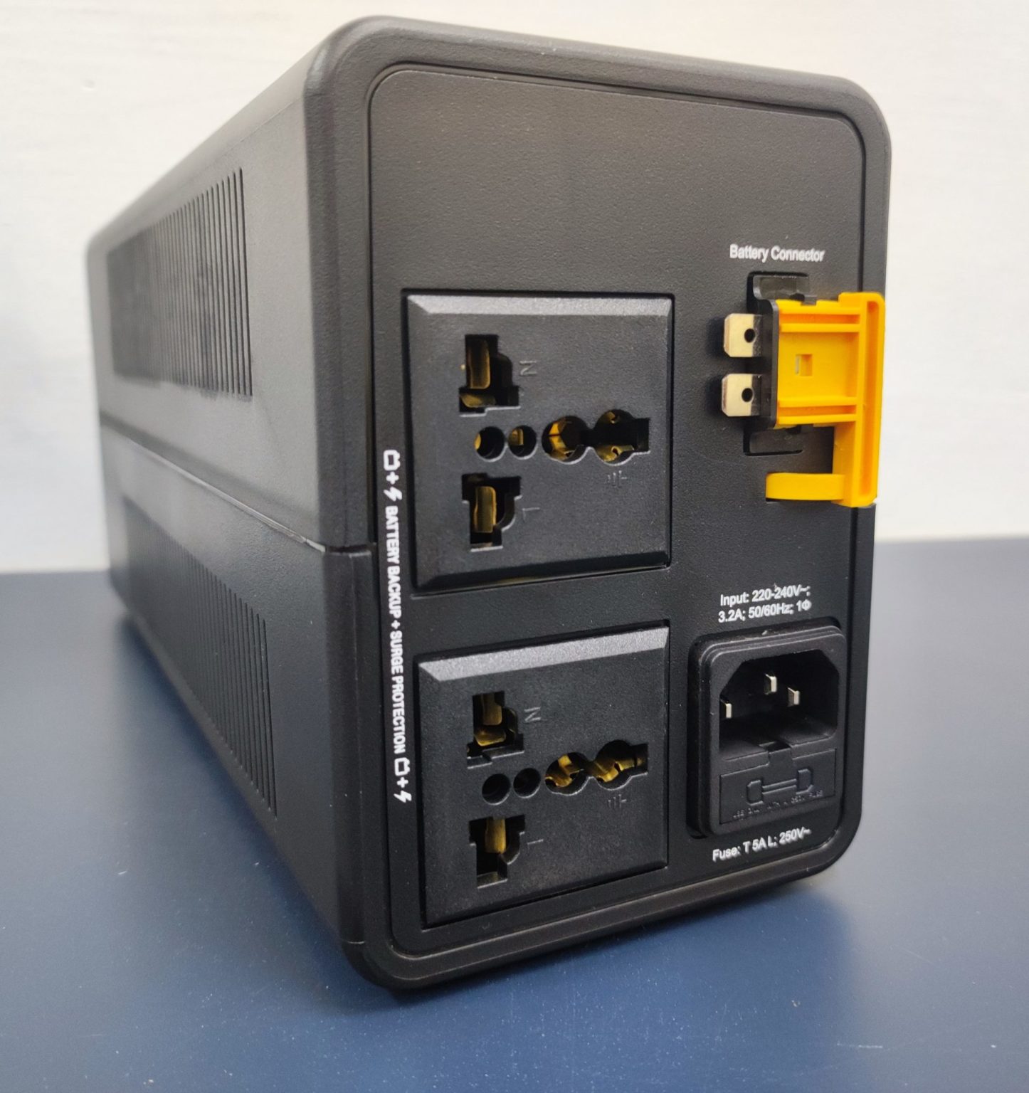 APC Easy UPS BVX700LUI-MS Review - Do you need a UPS? - The Tech ...