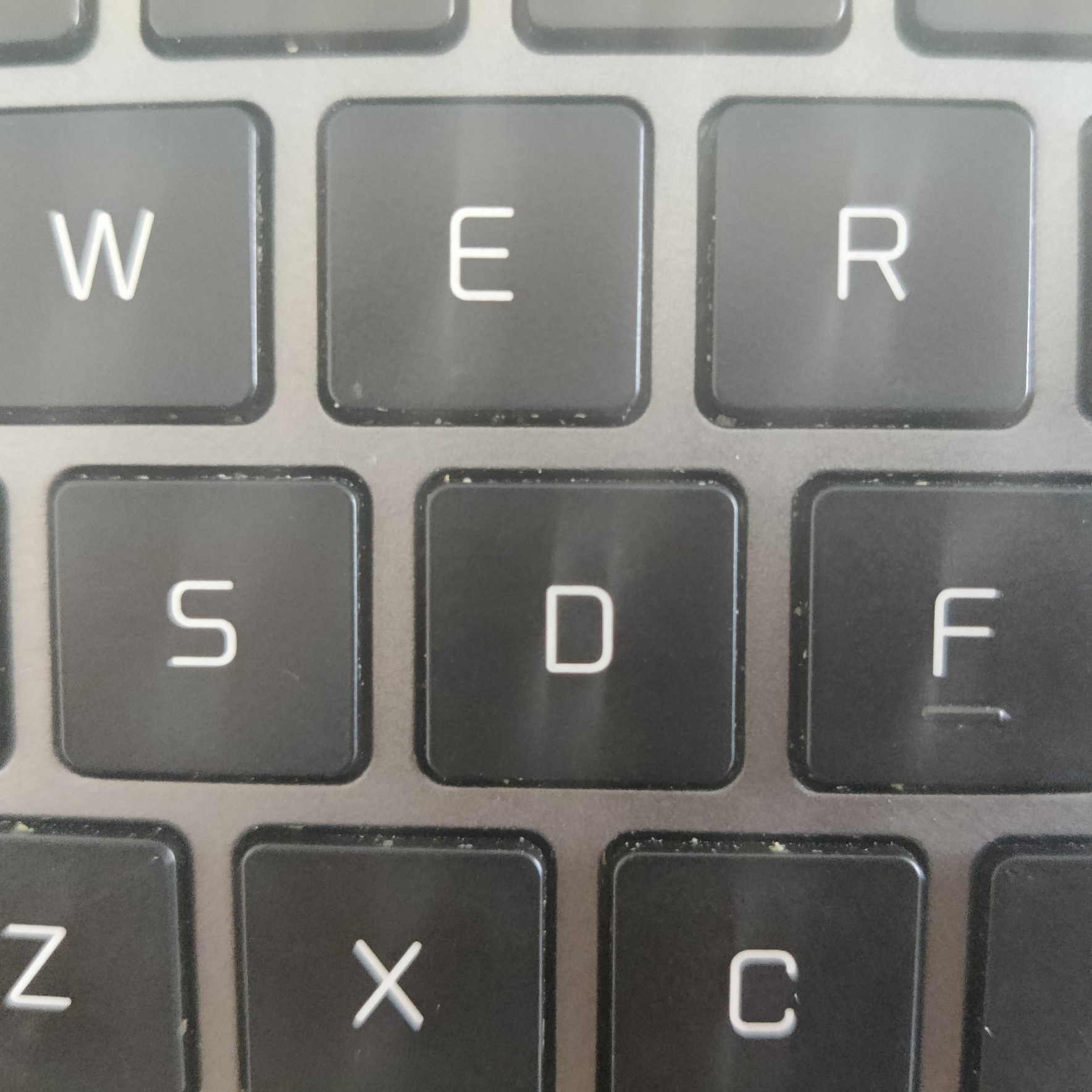 How to (Safely) Clean Your Gross Laptop - The Tech Revolutionist