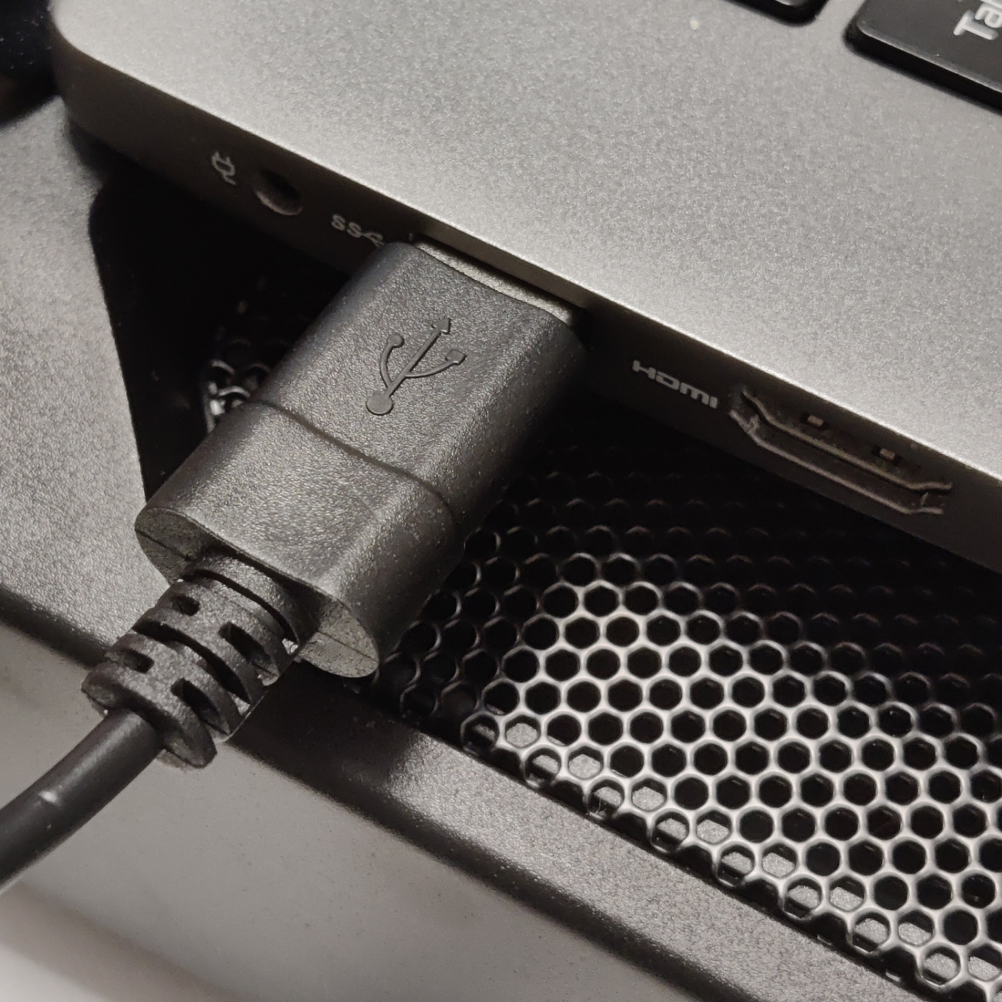 Cooler Master Notepal X150 Spectrum Laptop Cooler - The Tech Revolutionist
