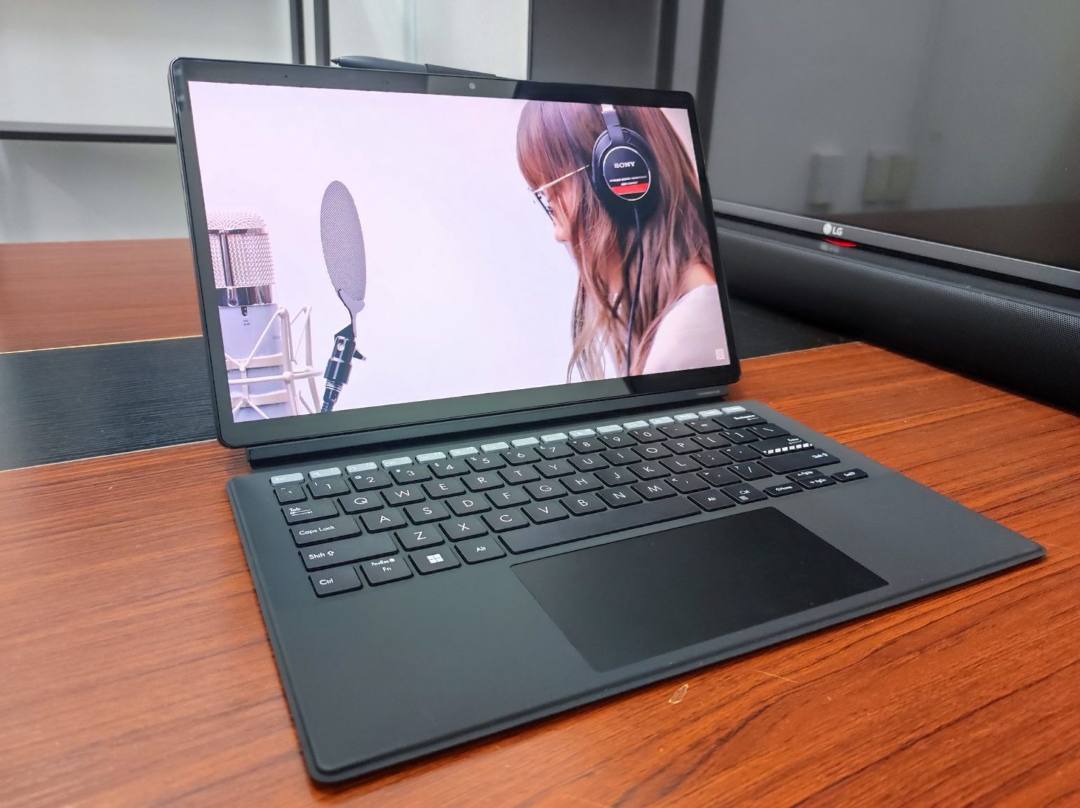 ASUS Vivobook 13 Slate OLED Review - The Tech Revolutionist