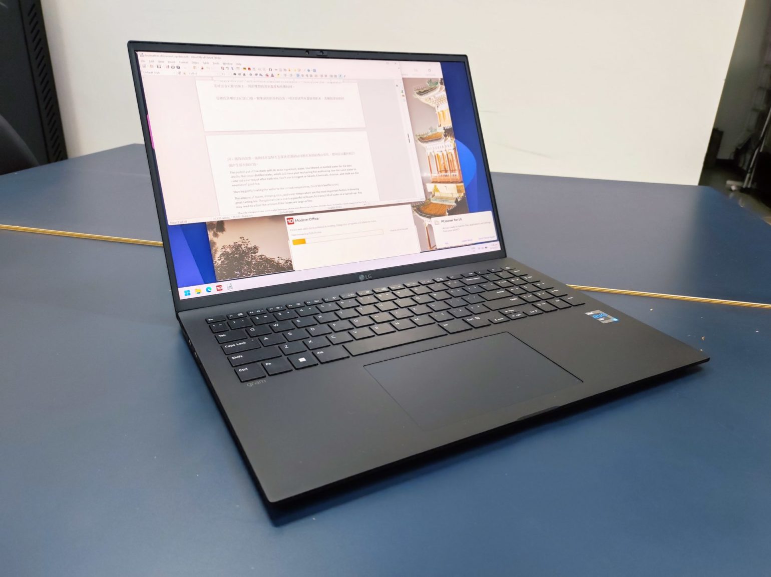 LG gram 16 (2022) - Thin and Light, but at what cost? - The Tech ...