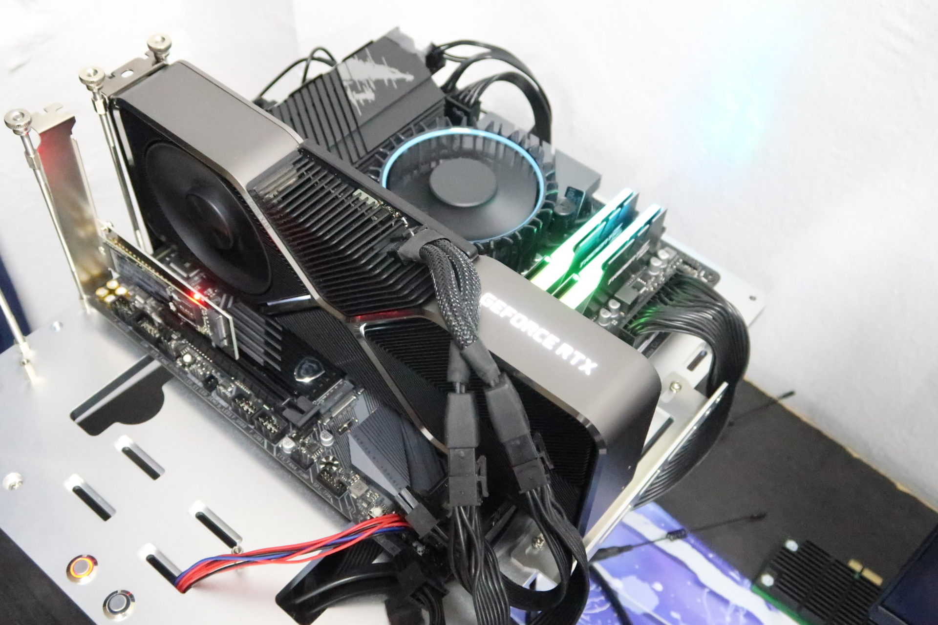 GIGABYTE Z690M AORUS ELITE AX DDR4 Motherboard Review - Do you really ...