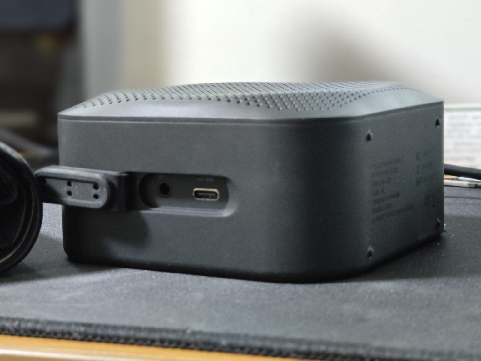 SUDIO F2 Portable Bluetooth Speakers - How does it sound? - The Tech ...