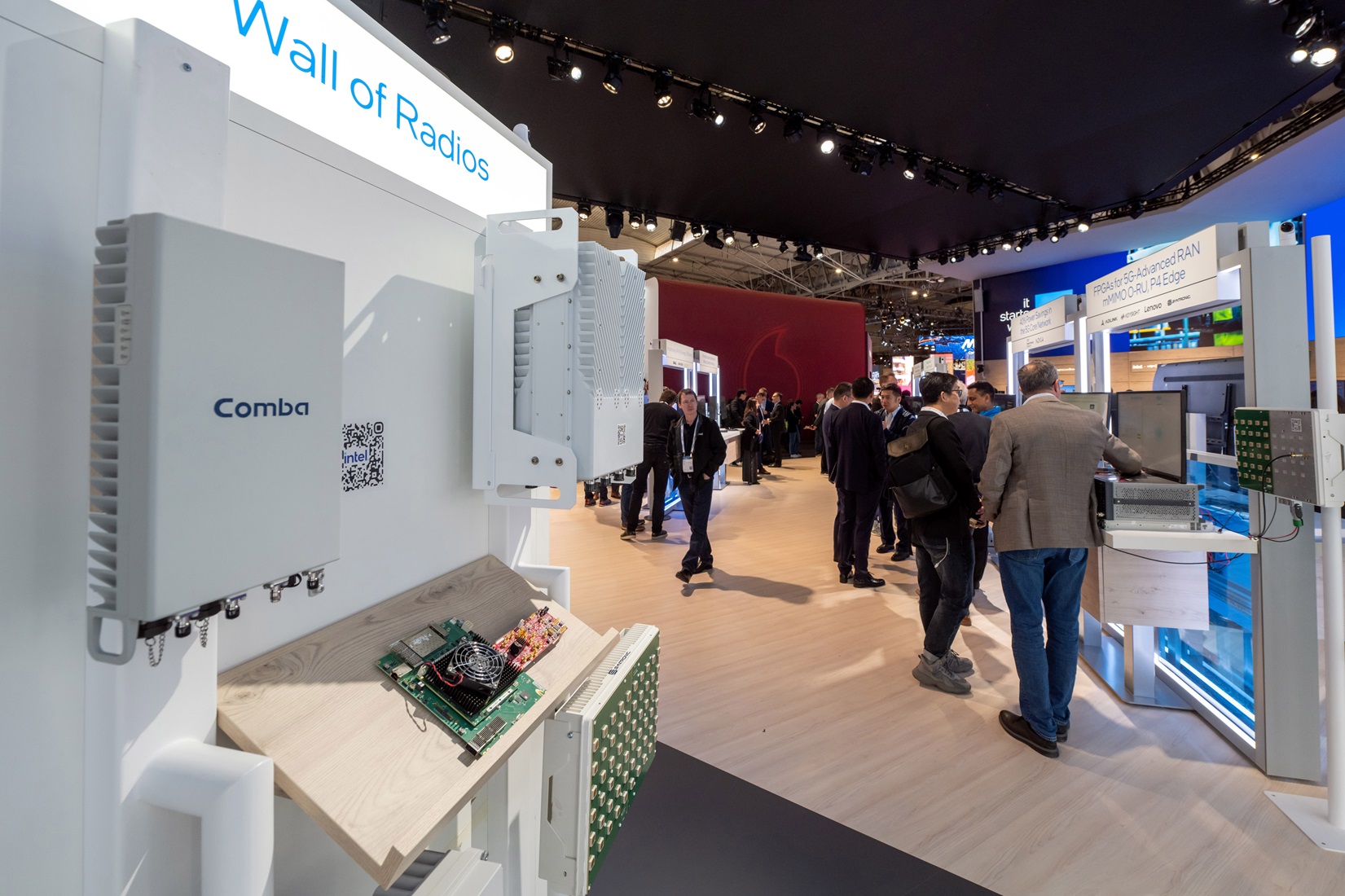 288-core "Sierra Forest" 4th Gen Intel Xeon CPU and Intel Core Ultra ...