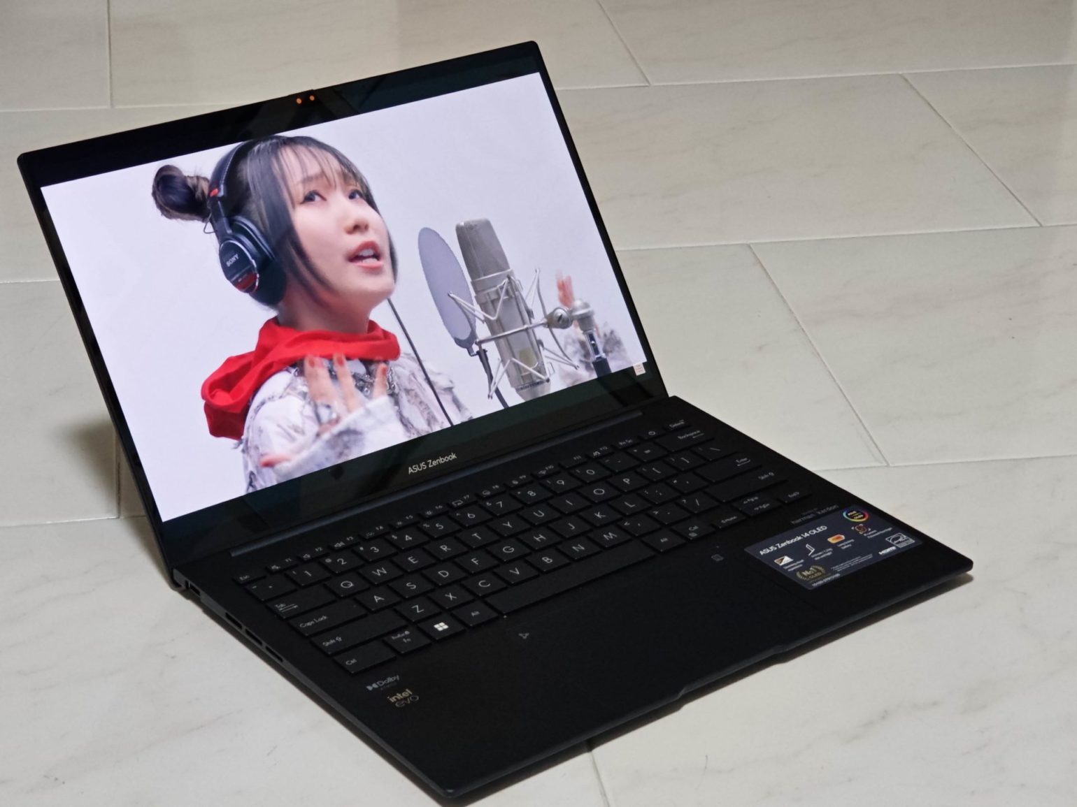 ASUS Zenbook 14 OLED UX3405 Review – Simplicity at its finest - The ...