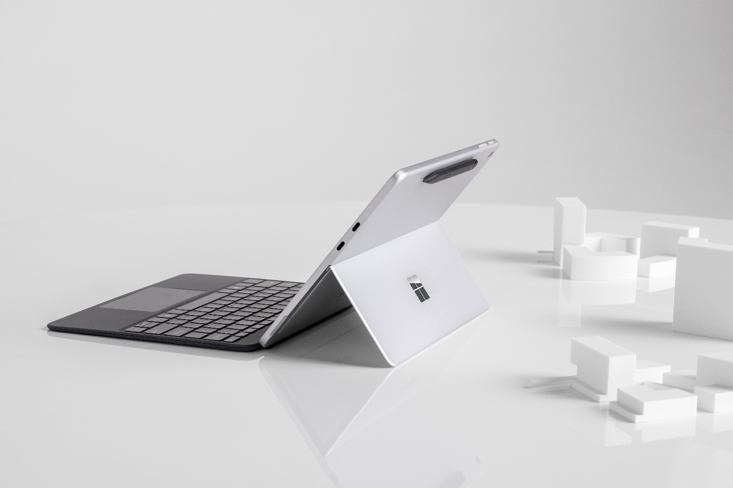 Microsoft Singapore announces availability of 13-inch Surface Laptop ...